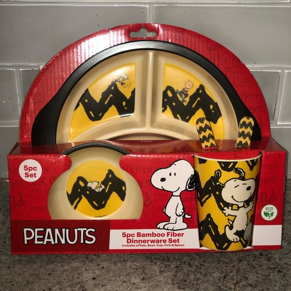 Peanuts | Dining | Nwt Peanuts Snoopy 5 Piece Bamboo Fiber Dinnerware ...